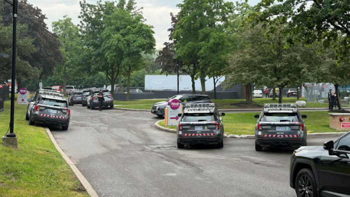 WARMINGTON: Toronto Police officer critical after shot executing search ...